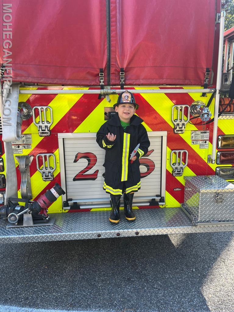 Fire Safety Day at Hart Library - Mohegan Volunteer Fire Association